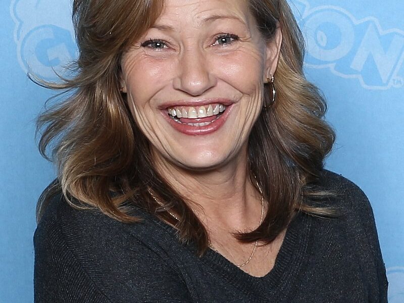 Joey Lauren Adams Popular People Bio